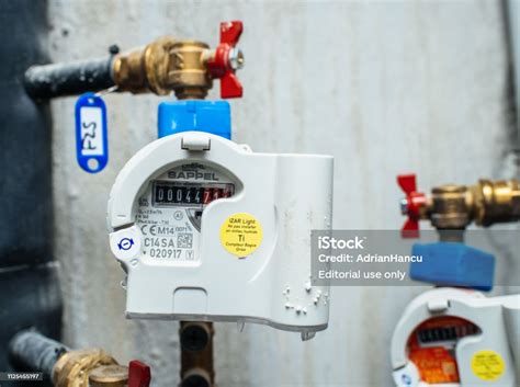 여러 물 카운터 열 배급과 가스 파이프 기체 물리 구조에 대한 스톡 사진 및 기타 이미지 기체 물리 구조 전기 연료 및