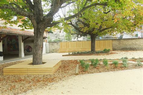Bonnieux Végétalisation de la cour d école