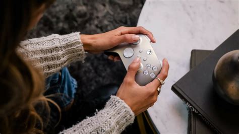 Xbox Reveals New Lunar Shift Special Edition Wireless Controller
