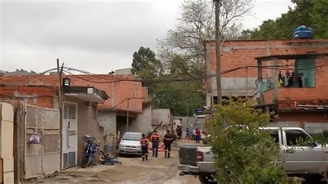 Defesa Civil de Itaquaquecetuba realiza ação para alertar moradores que