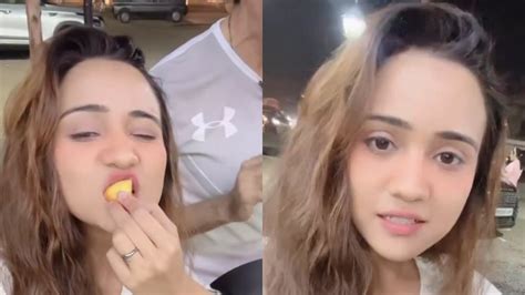 Watch Ashi Singh Enjoys Yummy Pakodas While Traveling Will Get Your