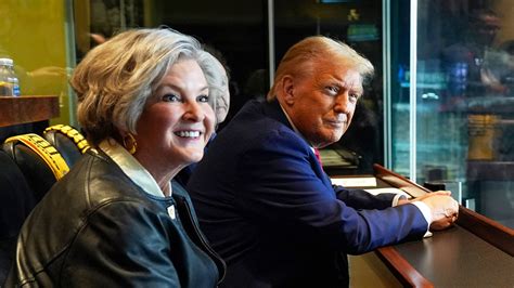 La Jefa De Gabinete De Trump Susie Wiles Una Vez Ayudó Al Padre De La