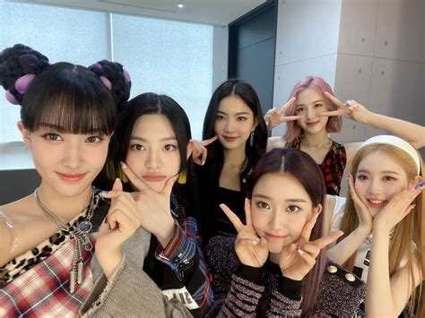 STAYC 스테이씨 on Twitter 210417 음악중심 토요일도 스테이씨와 함께 음악중심 무대도 완료