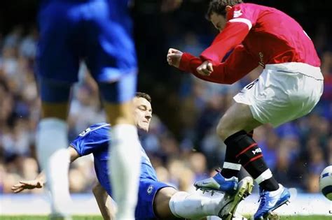 Wayne Rooney Disrespected Sir Alex Ferguson In Manchester United