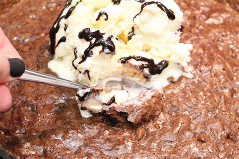Fudgy Skillet Brownie An Easy To Make Dessert Hungry Six