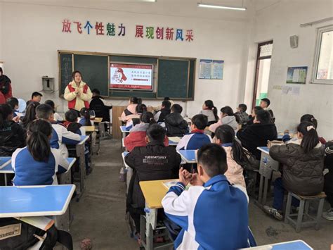 数学与统计学院青年志愿者开展大手拉小手传承雷锋精神主题实践活动 数学与统计学院