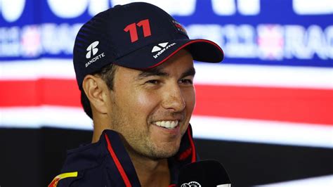 La Celebración De Christian Horner Con Checo Pérez Por El Podio En El