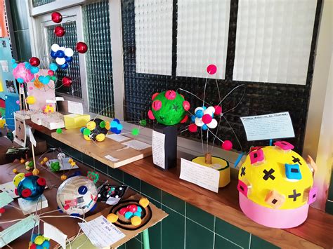 Maquetas de modelos atómicos en el IES Azuer