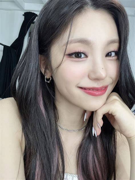 Hwang Yeji Image