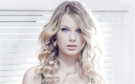 Female Celebrities Singer Songwriter Actress Taylor Swift New Wallpapers