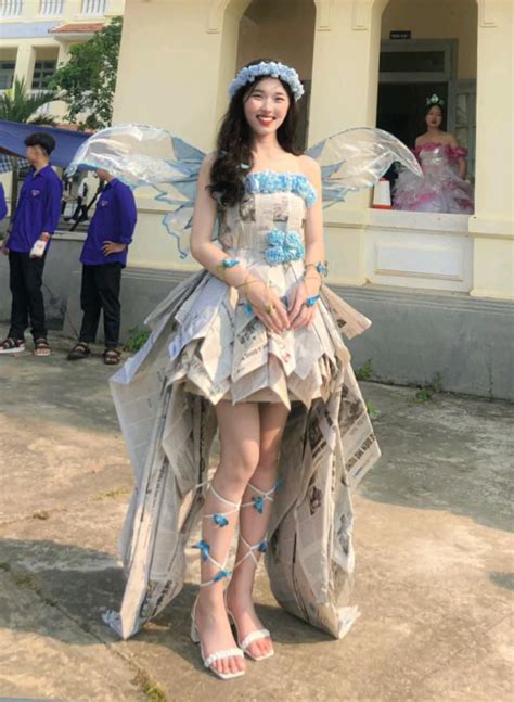 Trang Phục Tái Chế Từ Giấy Báotáichế12a1 Trong 2023 Thời Trang Tự