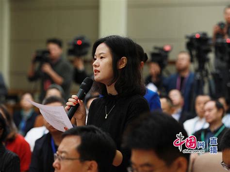 中央广电总台央广记者提问2021年8月25日国务院政策例行吹风会现场图片中国政府网