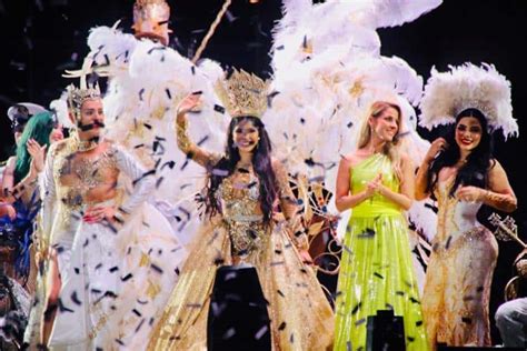 Yeri MUA Y Paponas Son Coronados Como Reyes Del Carnaval De Veracruz