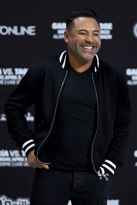 Download Candid Charm Oscar De La Hoya Wallpaper