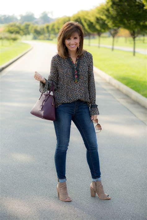 Floral Blouse From Loft Cyndi Spivey Spring Outfits Casual Womens