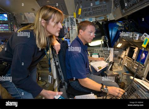 Photo Date 11 12 09 Location Bldg 5 Fixed Based Simulator Subject Sts 130 Crew During Their