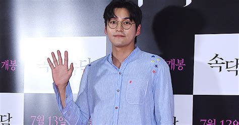 최성준 큰 안경이 어울려~ 속닥속닥 Vip시사회 포토엔hd