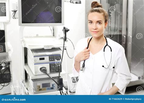 Gastro entérologue De Docteur Image stock Image du inspection