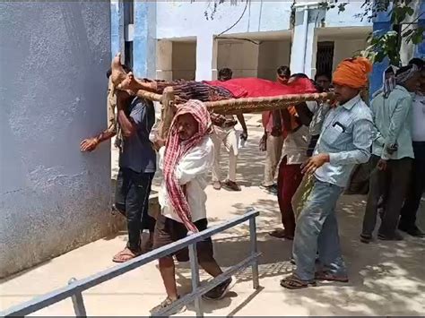 Married Womans Body Found Hanging From A Noose फंदे से लटकता मिला