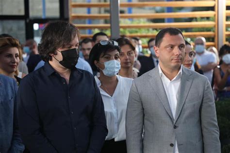 მოგზაურობასა და ტანსაცმელში დახარჯული 120 000 ლარი ძვირადღირებული