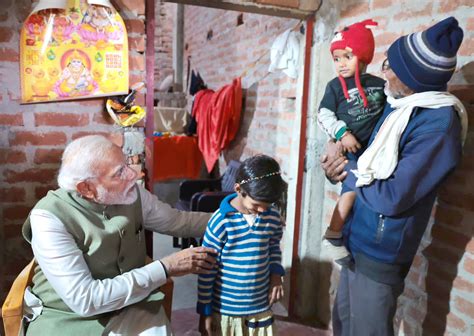 Pm Modi Suddenly Arrives Meera House In Ayodhya To Have Tea