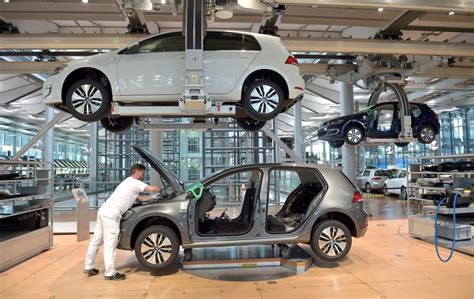 Vw Lowers 2019 Sales Outlook As Demand Cools