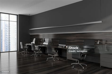 Pc 컴퓨터 책상 및 도시 전망에 파노라마 창문이있는 회색 사무실 인테리어 0명에 대한 스톡 사진 및 기타 이미지 0명 3차원 형태 가구 Istock