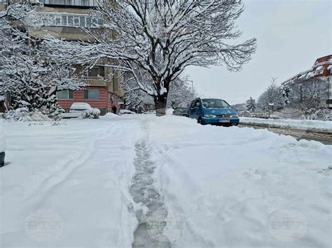 Община Разград призовава граждани и институции да почистят снега пред домовете и офисите си Утро