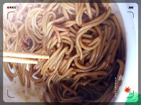 在南昌吃拌粉看到碗裏有死蟲子為您分析可以接著吃完 每日頭條