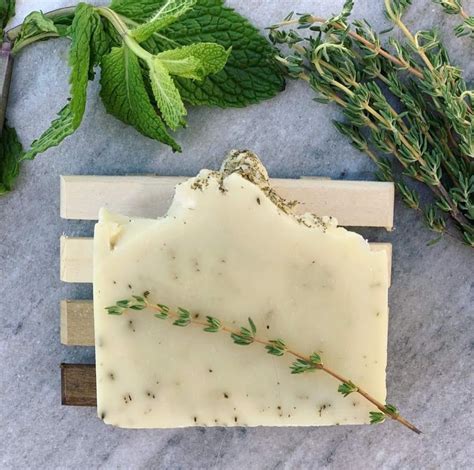 Нүүр цэвэрлэгч саван · Suren