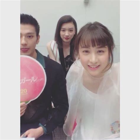 ベロ出してるのかわいい😍 新田真剣佑 新田真剣佑ファンと繋がりたい 真剣佑 真剣佑は宇宙一 ピーチガール 山本美月 永野芽郁