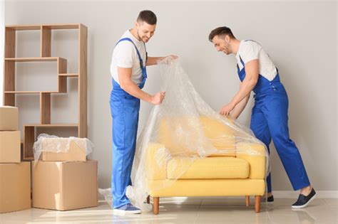 Cómo Cubrir Suelos Y Muebles Con Lonas Antes De Pintar La Casa