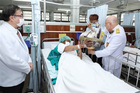 ในประเทศ ในหลวงทรงรับผู้บาดเจ็บจากเหตุสะพานถล่ม ไว้เป็นคนไข้ในพระ