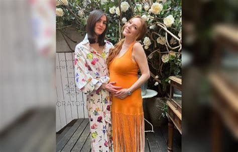 Lindsay Lohan Shows Off Growing Baby Bump Photos
