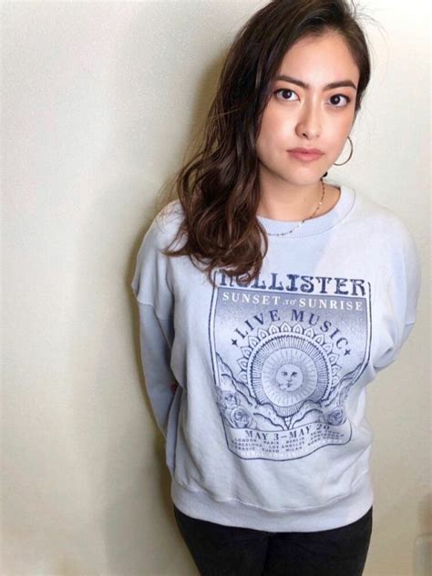 前髪なし×ロングはヘアアレンジが自由自在。大人の「なりたい」が叶うスタイル集 Folk