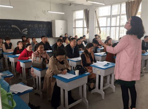请倒数第一名家长上台”，面对刁难，家长3句话让老师羞愧不已成绩教育都会