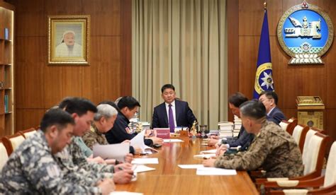 Ерөнхийлөгч У Хүрэлсүх төрийн цэргийн байгууллагынханд үүрэг өгөв