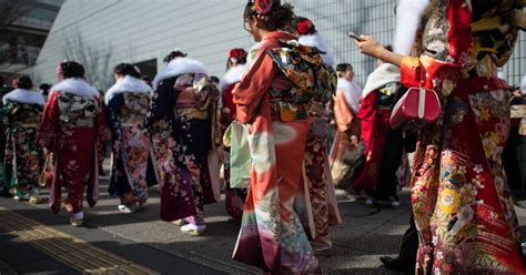 はれのひの被害者、1カ月遅れの晴れ姿 キンコン西野が『成人式』をプレゼント ハフポスト News