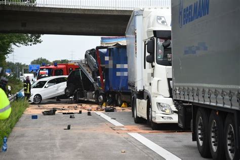 Zwischen Weinheim Und Hemsbach Vollsperrung Nach Schwerem Unfall Auf A5 Update Plus