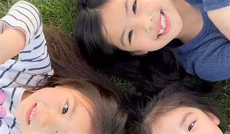 รวมรูปภาพของ น่ารัก เจนนิเฟอร์ โปลิตานนท์ กับลูกสาว 3 คนในชุดยูกาตะ อลเวงเหลือเกิน รูปที่ 20