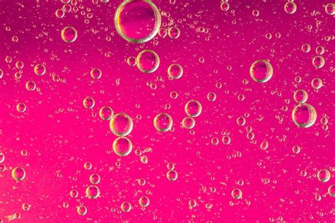 Aceite Con Burbujas Sobre Fondo De Coral Fondo Rosado Del Espacio