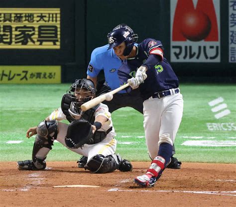 ＜ソ・ヤ＞4回、2点適時打を放つ鈴木（撮影・岡田 丈靖） スポニチ Sponichi Annex 野球