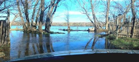 Preocupación en el Chañar por la crecida del río Neuquén que hace
