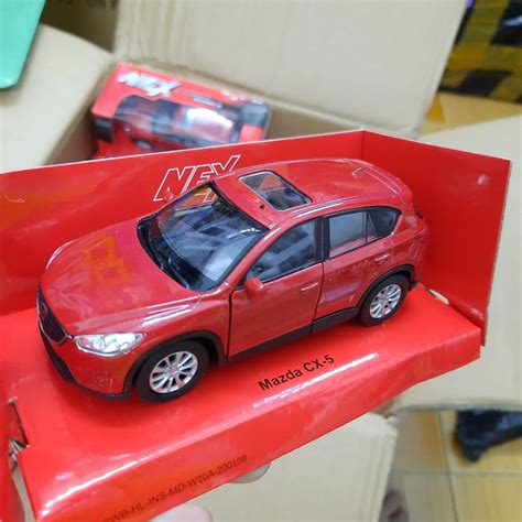 Xe mô hình ô tô mini Mazda CX màu đỏ mô hình tỉ lệ xe bằng sắt chạy cót HolCim Kênh