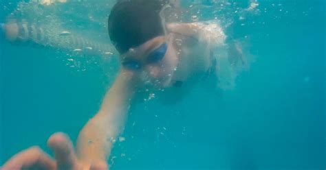 Una Enfermedad “rara” Afecta Sus Músculos Y Aprendió A Superar Sus Límites Nadó 8 Km Y Ahora