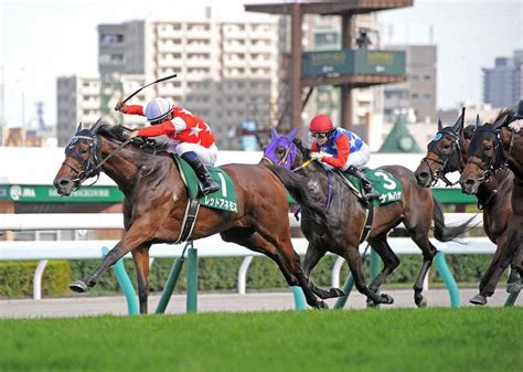 ＜札幌11rクイーンs＞ゴール前の直線で抜け出して勝った）レッドアネモス（左）（撮影・千葉 茂） スポニチ Sponichi Annex