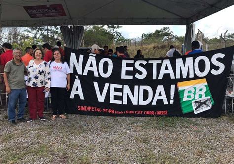 Diretora Do Sindpd Pe Participa De Ato Em Solidariedade Aos Petroleiros