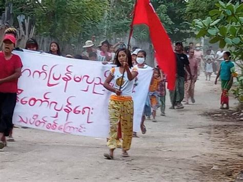 ယင်းမာပင်တွင် နောက်ပြန်မလှည့်ကြေး ဒီတော်လှန်ရေးသပိတ် စစ်ကြောင်းက စစ