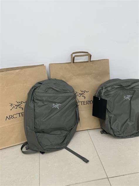 아크테릭스 헬리아드 백팩 10l 15l착용샷 헬리아드 재입고 구매후기 헬리아드 카키색 뉴진스 Ditto가방 네이버 블로그