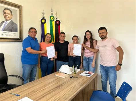 Em Joca Claudino Prefeito Rinaldo Cipriano Assina Ordem De Serviço